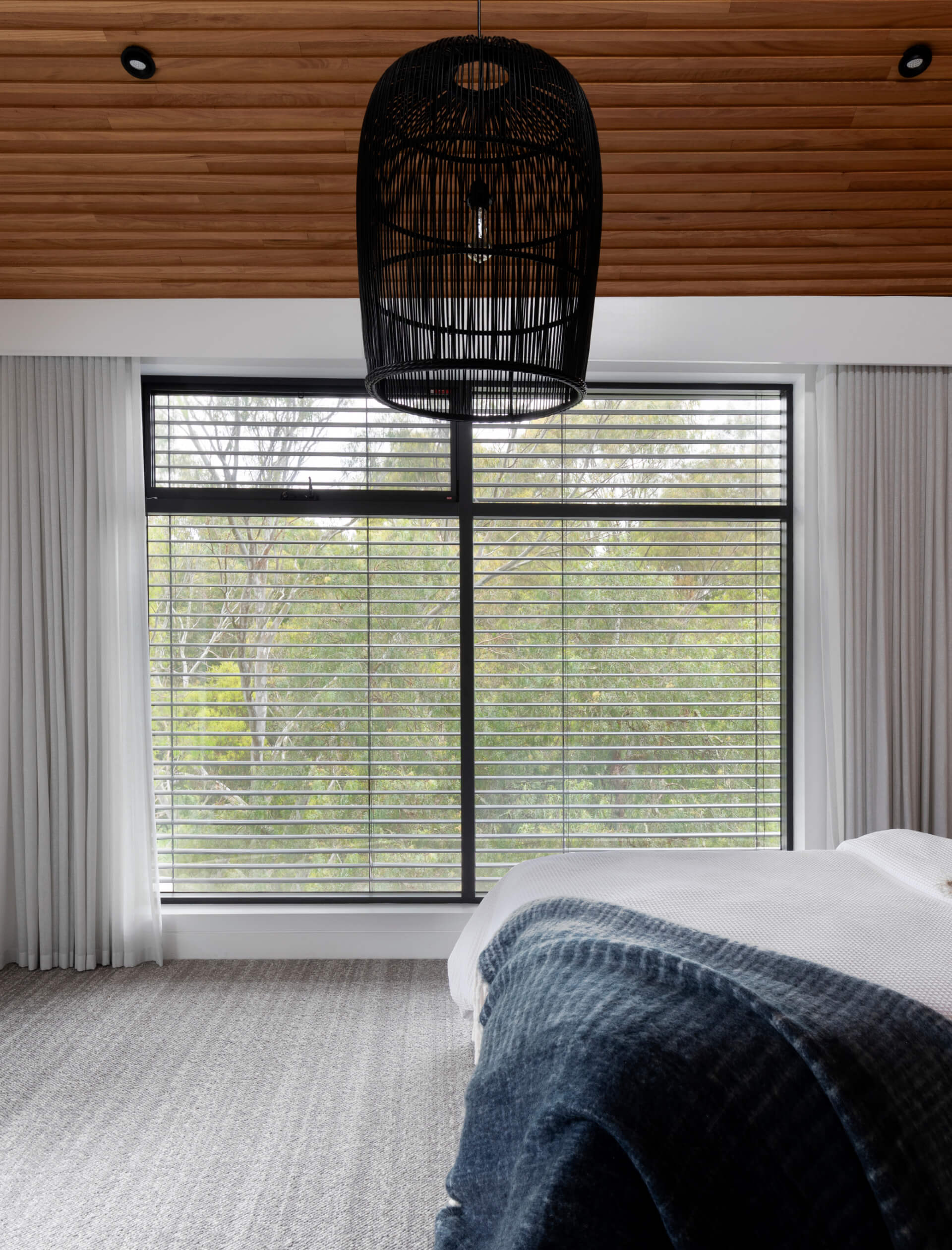 Thermal Insulation: How Blinds and Curtains Enhance Efficiency